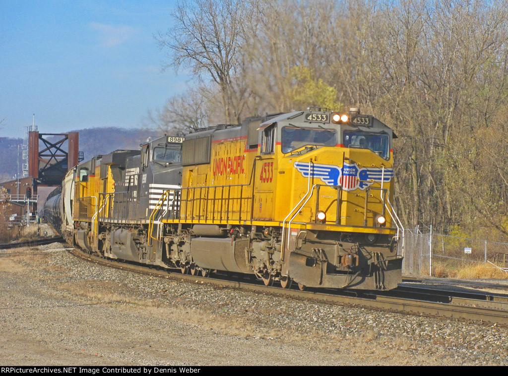 UP 4533, CP's Tomah Sub.